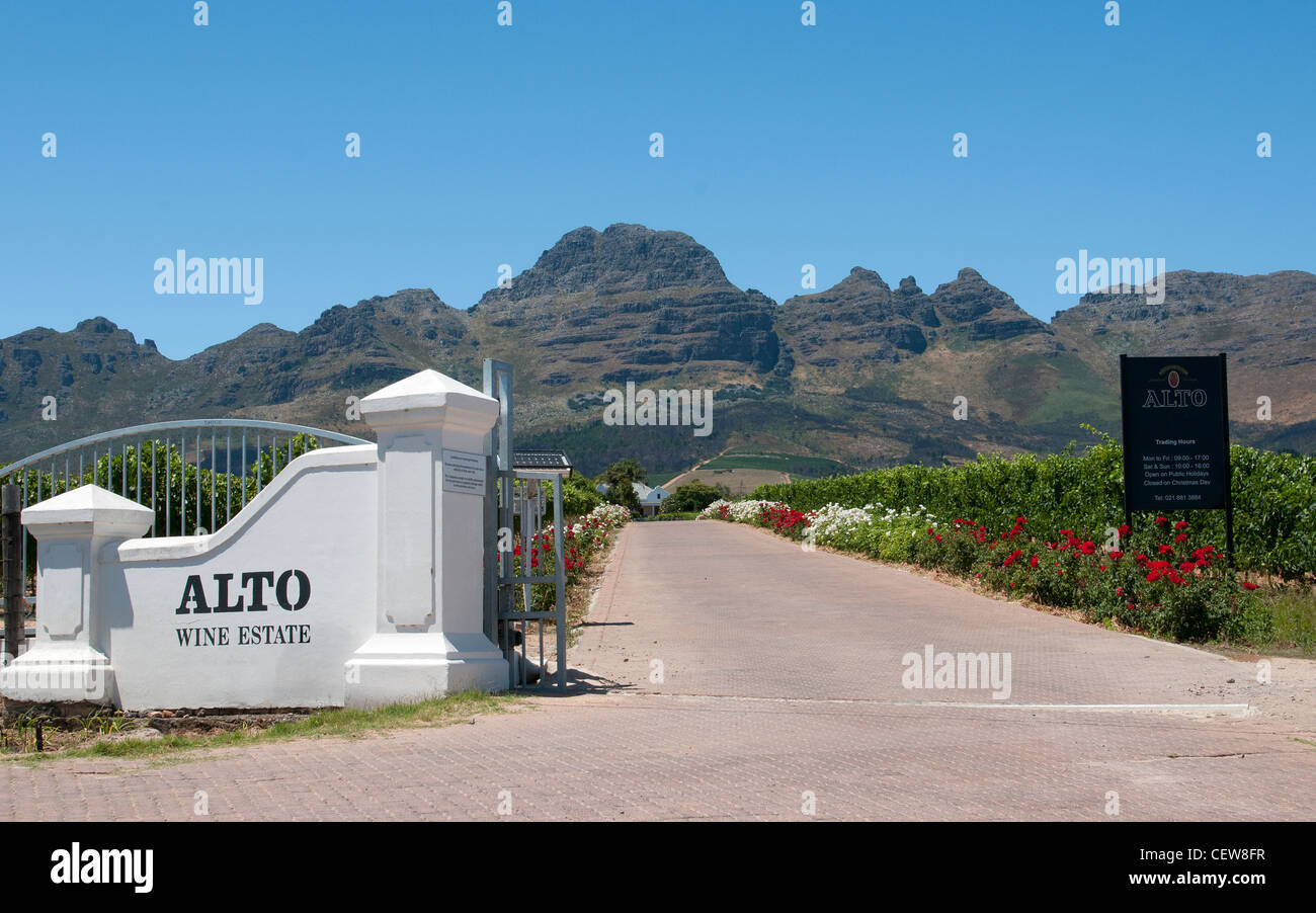 Winery entrance gates hi-res stock photography and images - Alamy