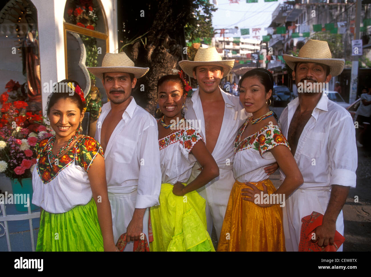 Mexican indigenous women High Resolution Stock Photography and Images ...