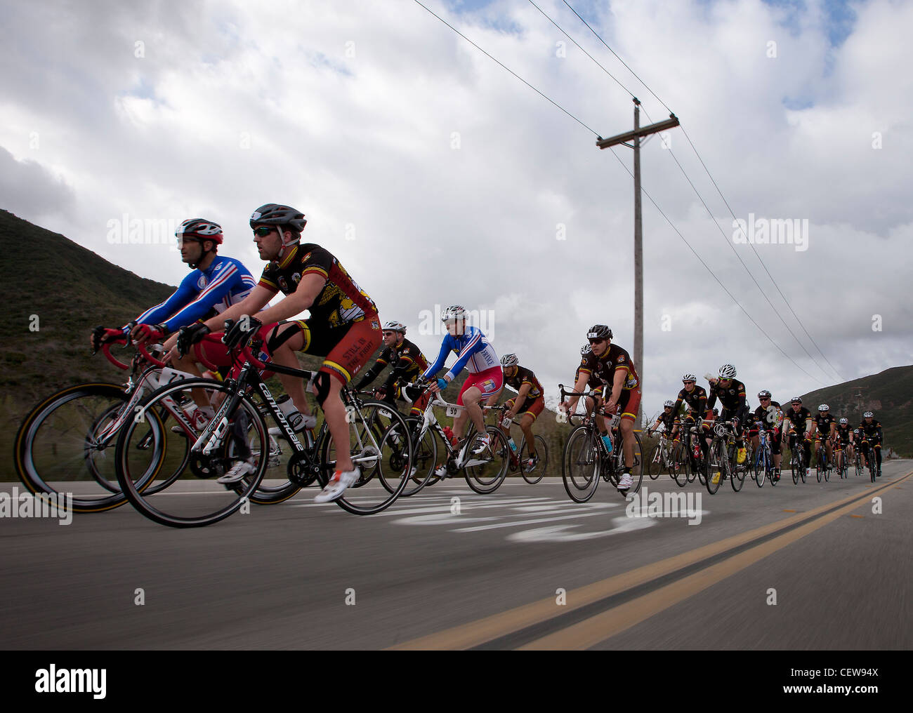 Wounded Warriors competing in the 30-kilometer open cycling competition ...