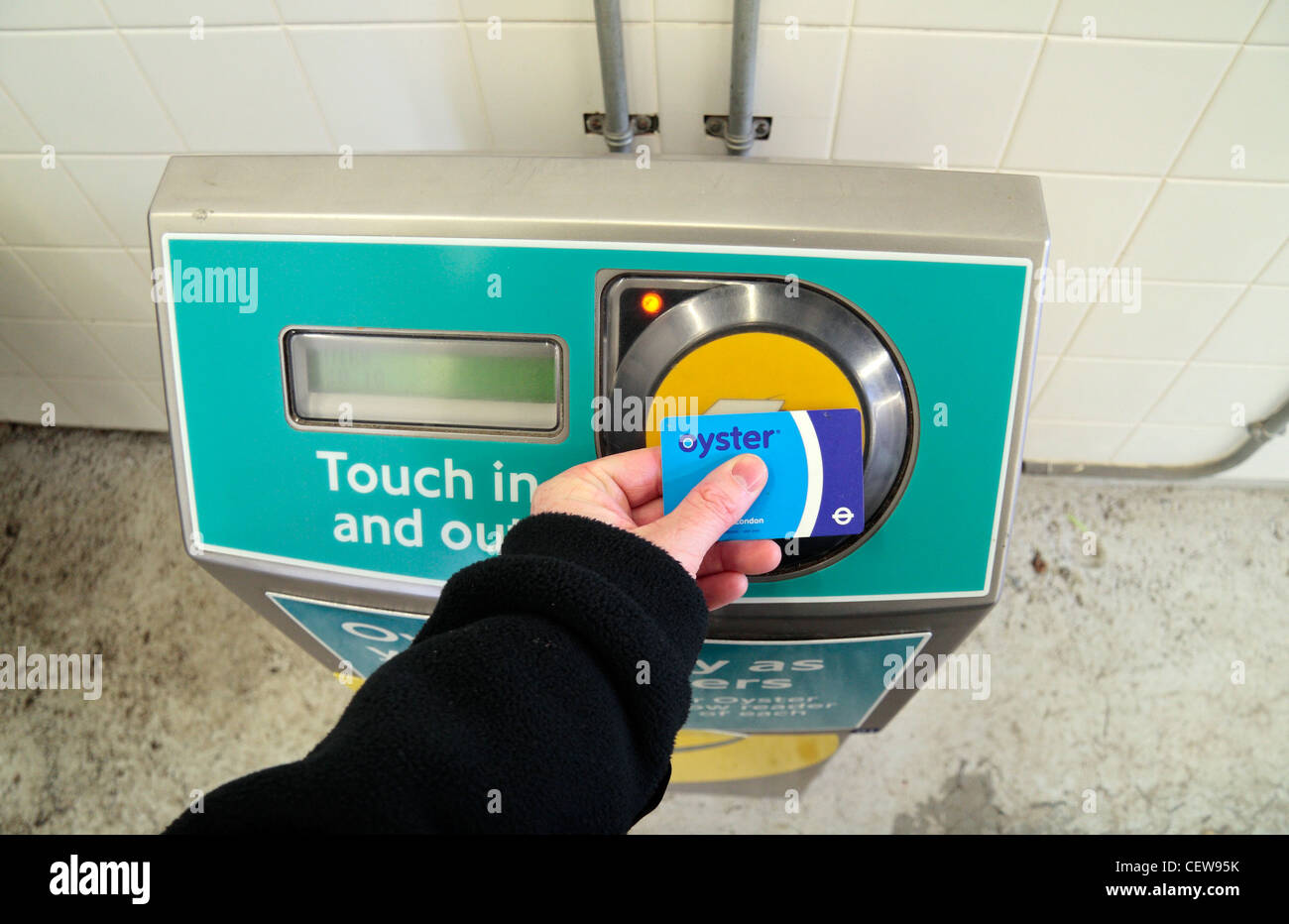 Oystercard machine hi-res stock photography and images - Alamy
