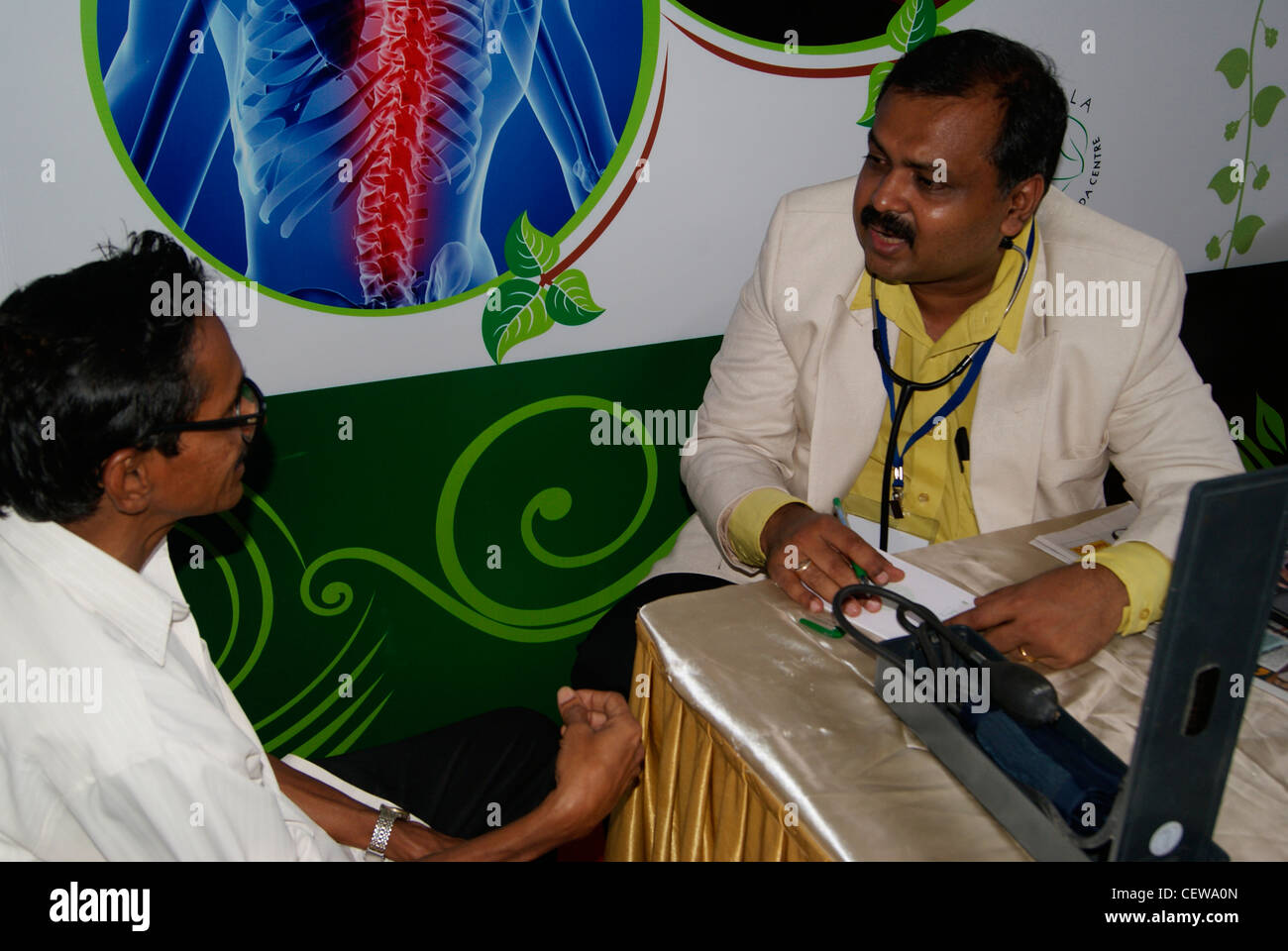 Doctor patient consultations kerala hi-res stock photography and images ...