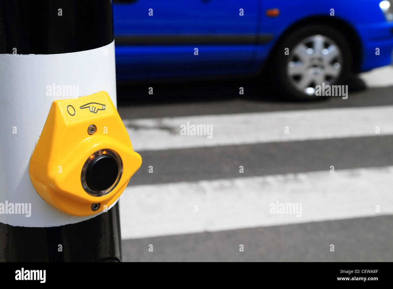 Crosswalk button hi-res stock photography and images - Alamy
