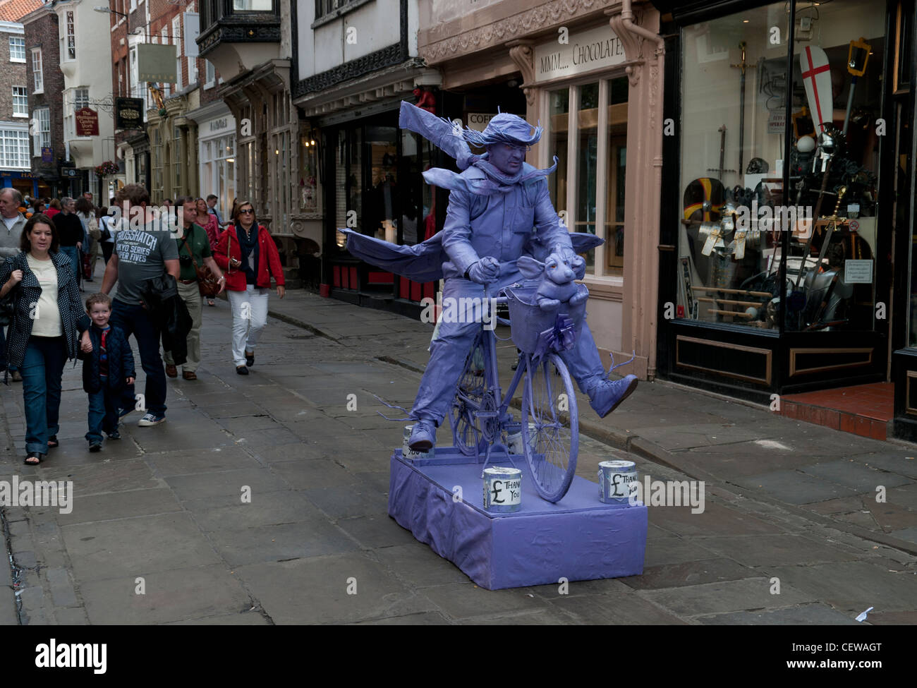 Human statue, York City centre Stock Photo - Alamy