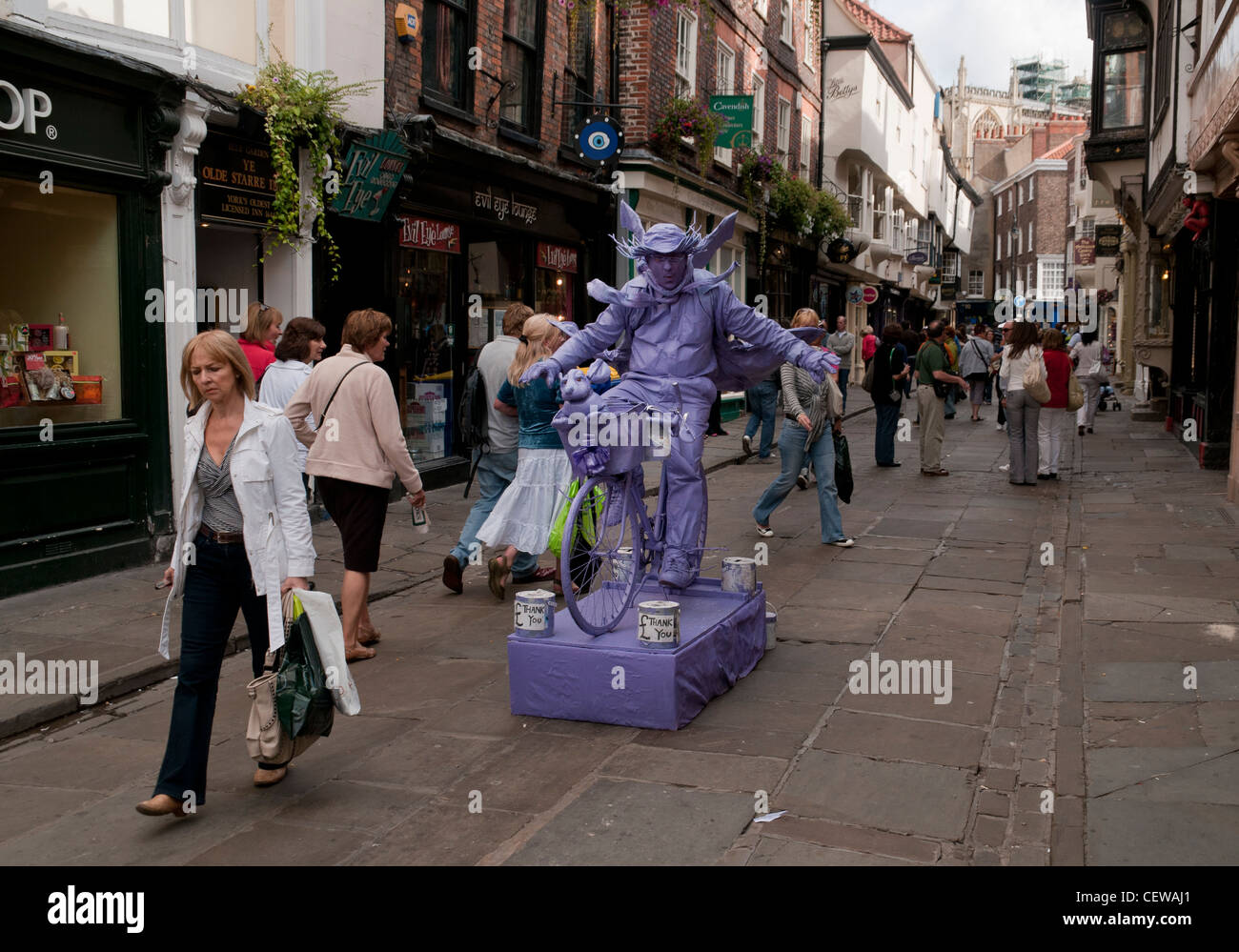 Human statue, York City centre Stock Photo - Alamy