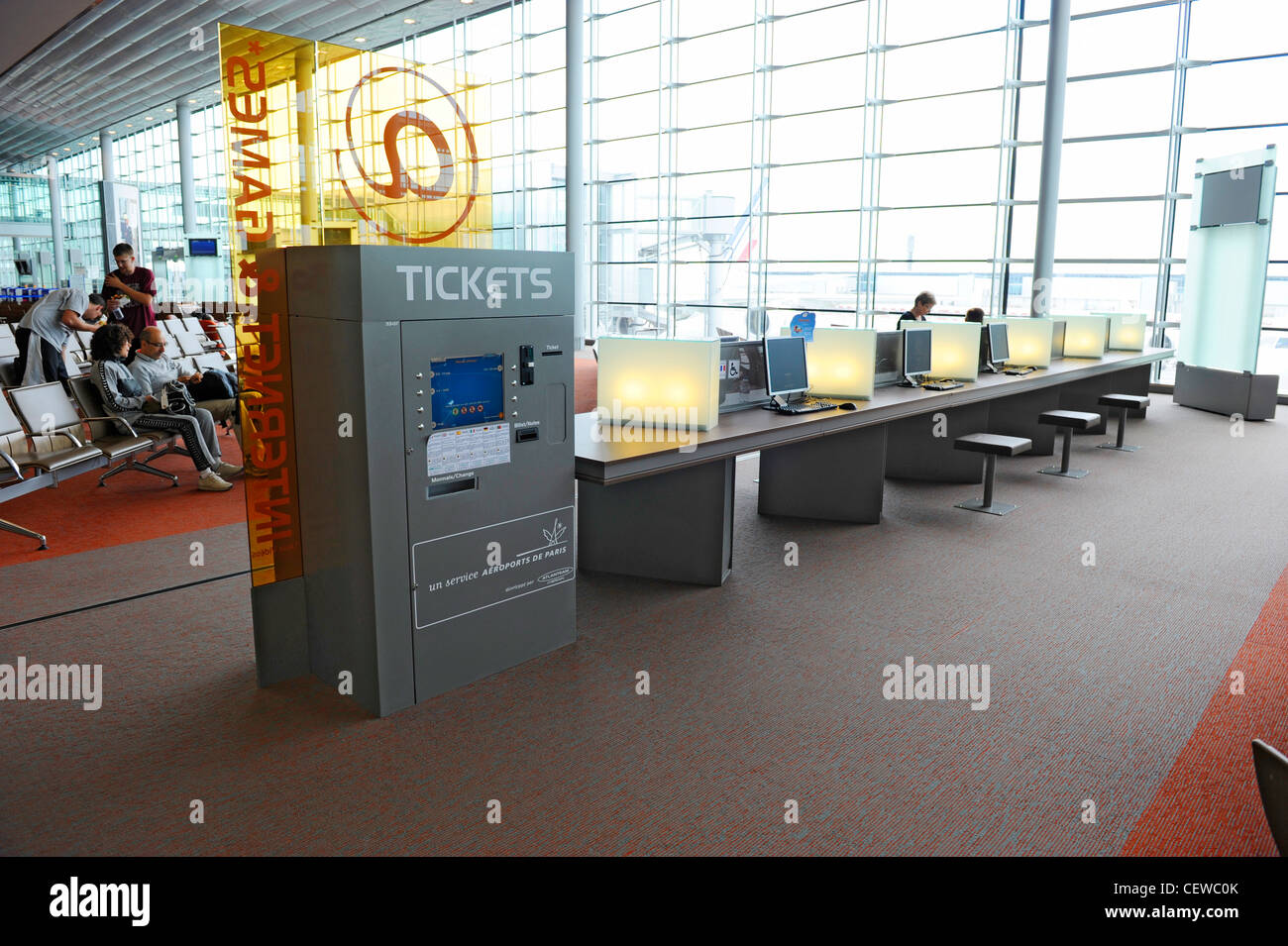 Ticket booth airport hi-res stock photography and images - Alamy