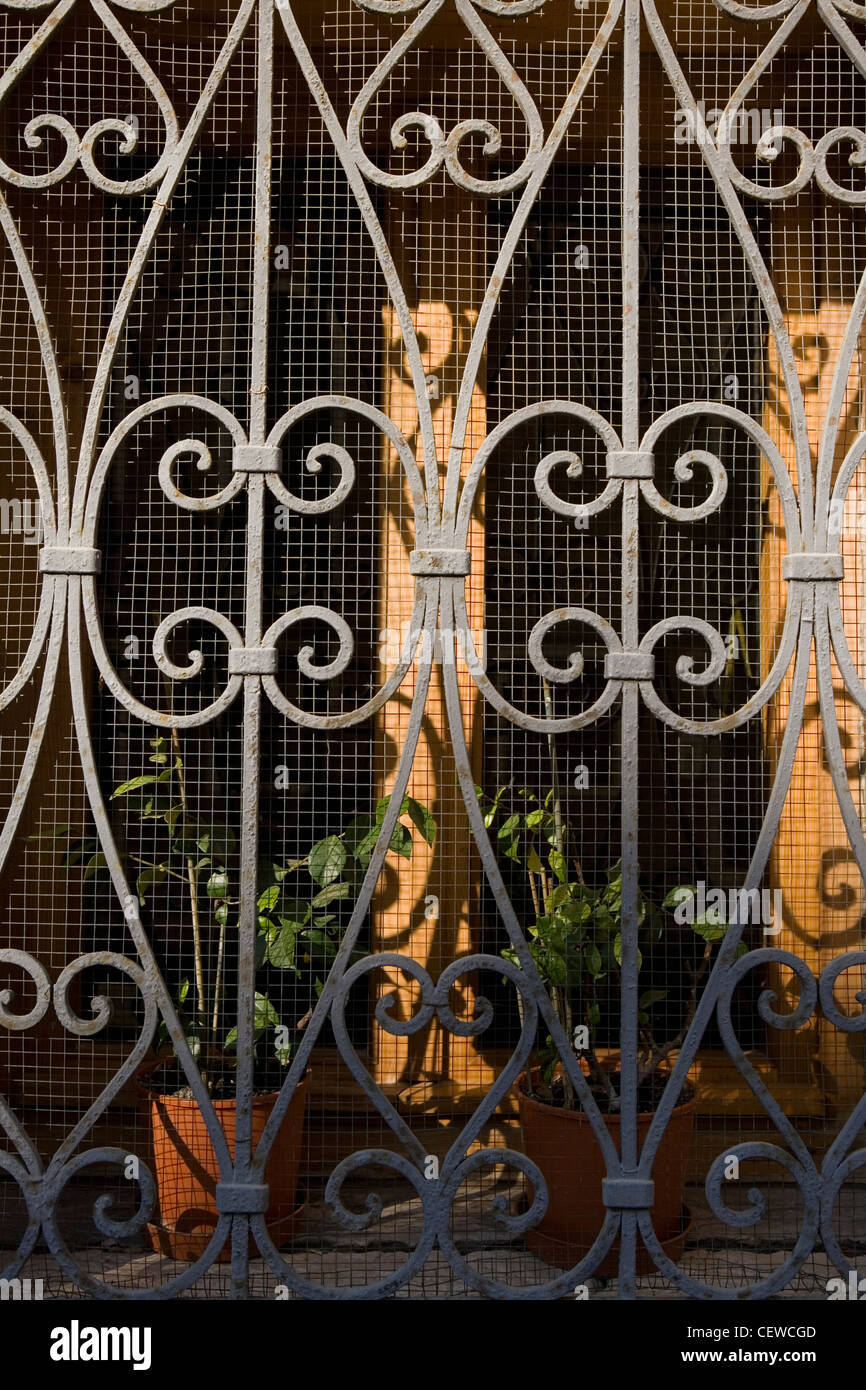 Traditional Italian window in venice Stock Photo - Alamy