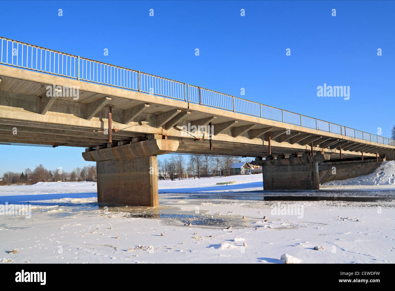Bridge river car hi-res stock photography and images - Alamy