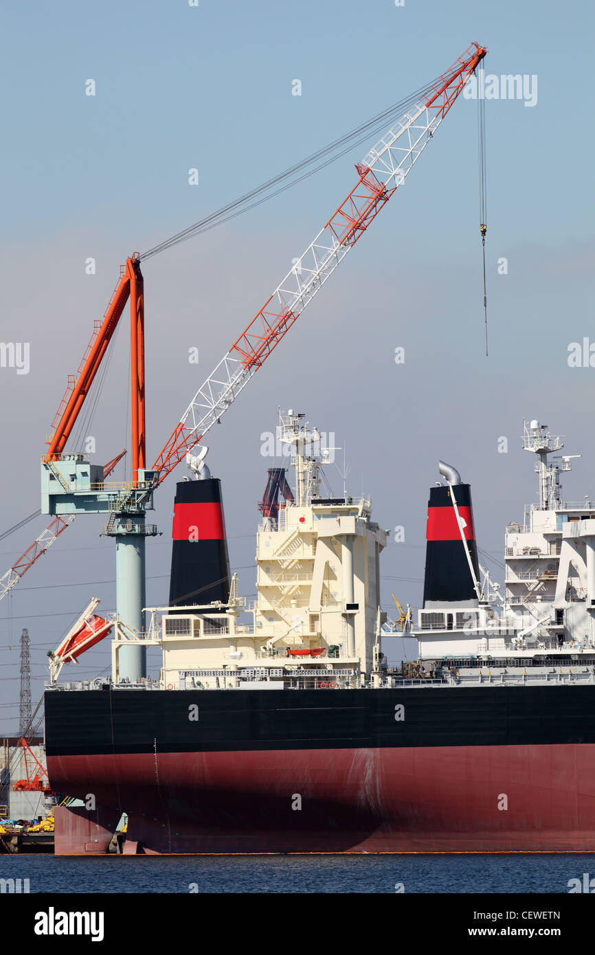 Cargo ship docked container hi-res stock photography and images - Alamy