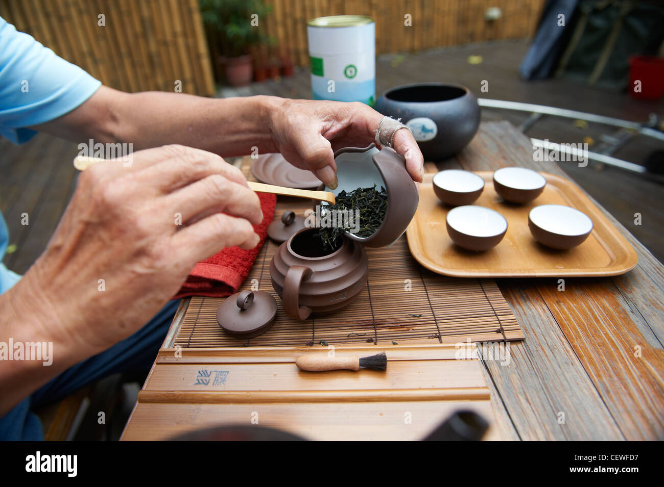 A man preparing a traditional Chinese tea ritual Stock Photo - Alamy