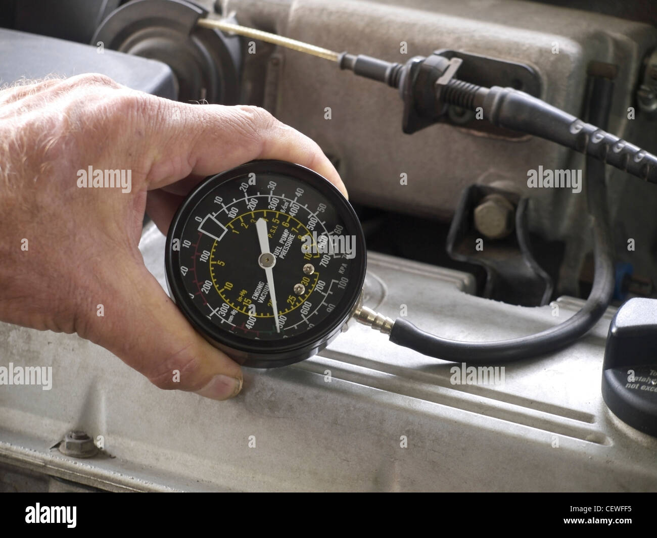 Vacuum gauge mechanic hi-res stock photography and images - Alamy