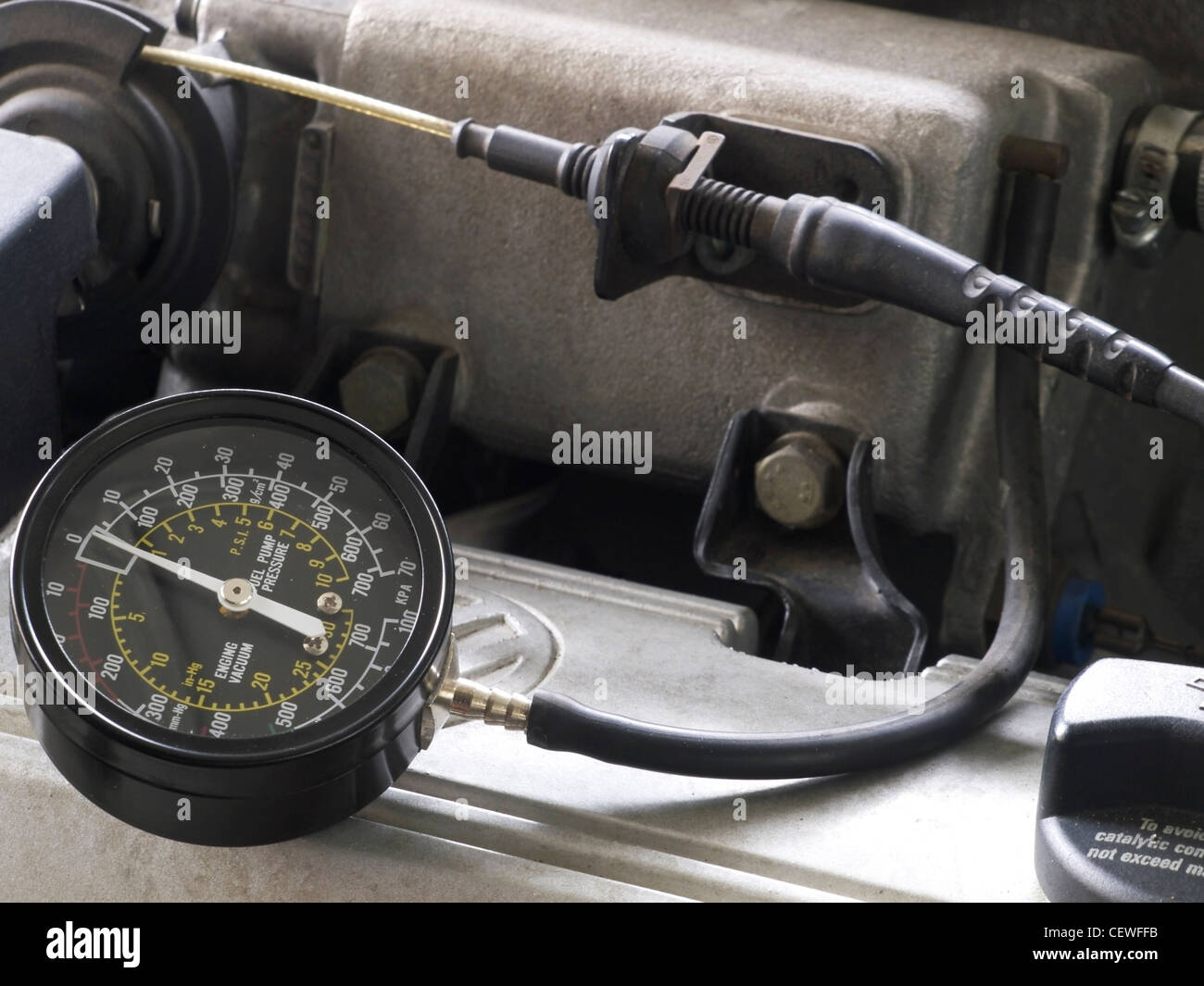 Vacuum gauge mechanic hi-res stock photography and images - Alamy