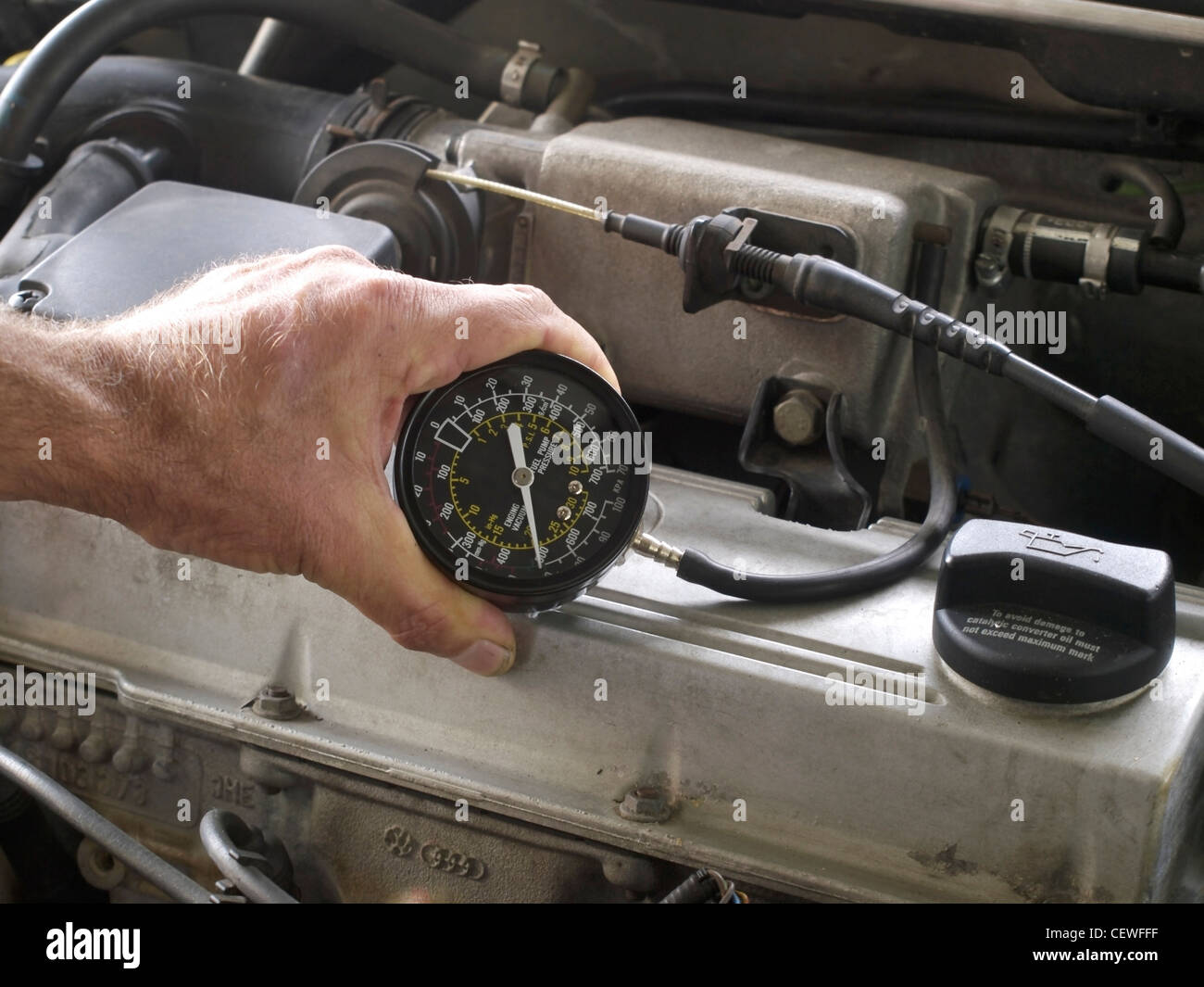 Vacuum gauge mechanic hi-res stock photography and images - Alamy
