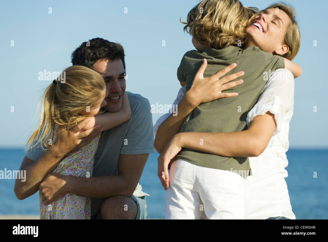 8 9 embracing on beach hi-res stock photography and images - Alamy