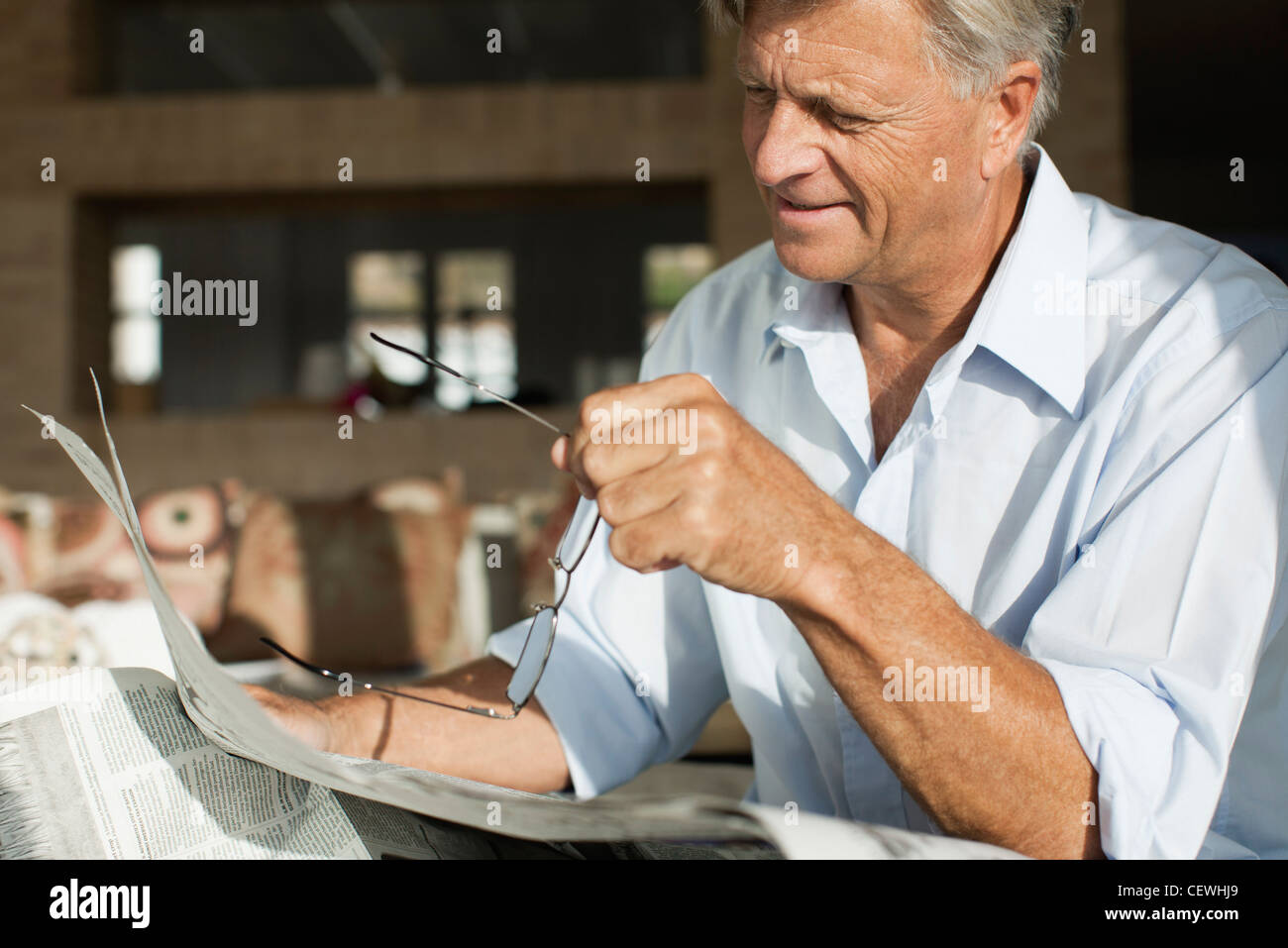 Senior man reading newspaper Stock Photo - Alamy