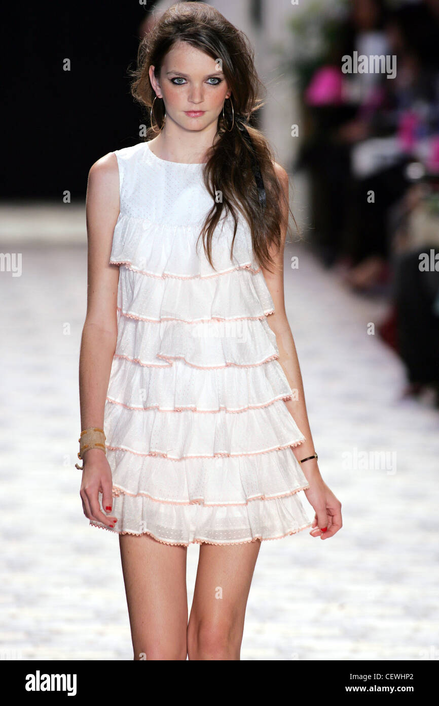 Betsey Johnson New York Ready to Wear Spring Summer Model very long ...