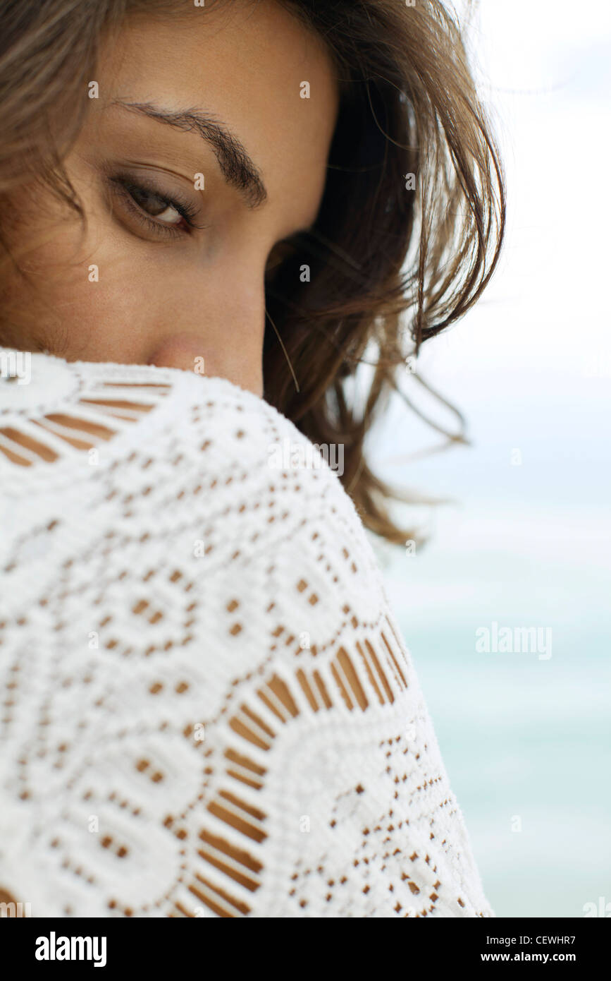 Glancing over shoulder hi-res stock photography and images - Alamy