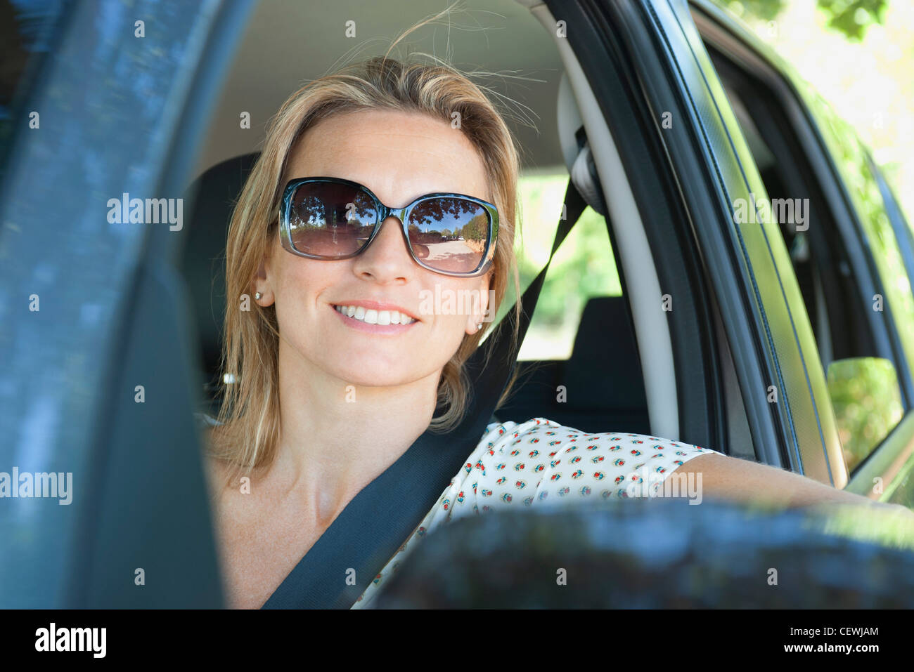 Smiling through car windows hi-res stock photography and images - Alamy