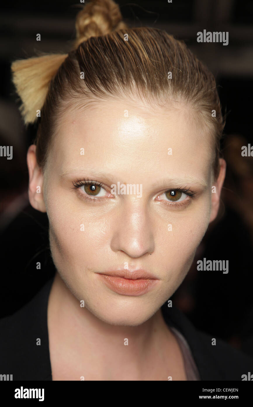 Lara Stone Body