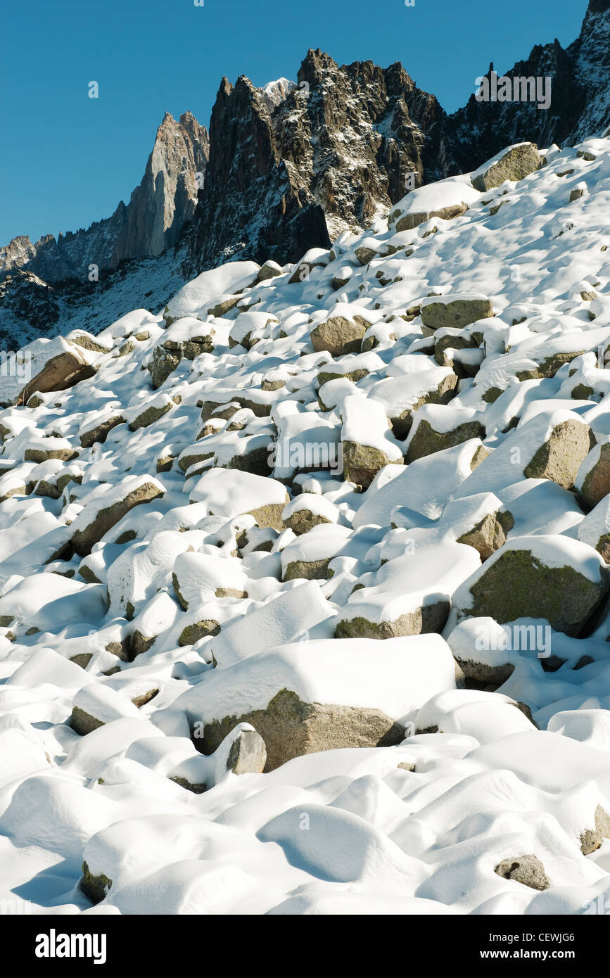 Snow mountain ranges hi-res stock photography and images - Alamy