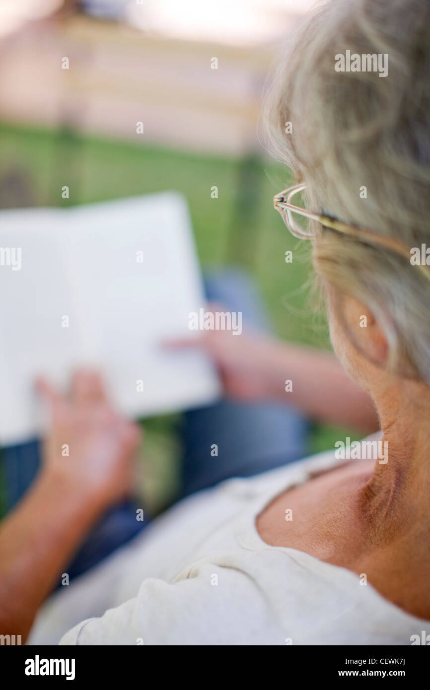 Woman reading, over the shoulder view Stock Photo - Alamy