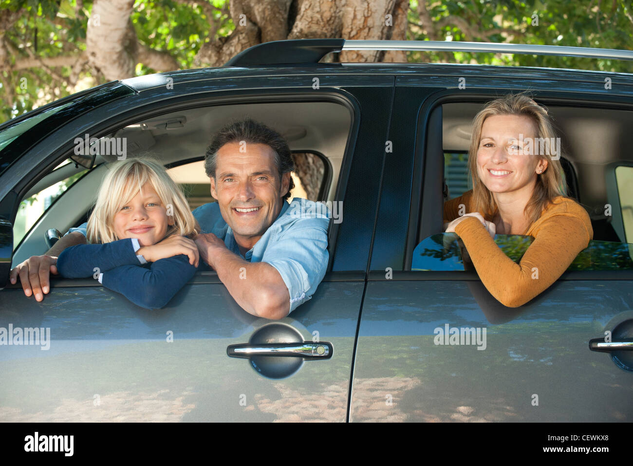 Smiling through car windows hi-res stock photography and images - Alamy