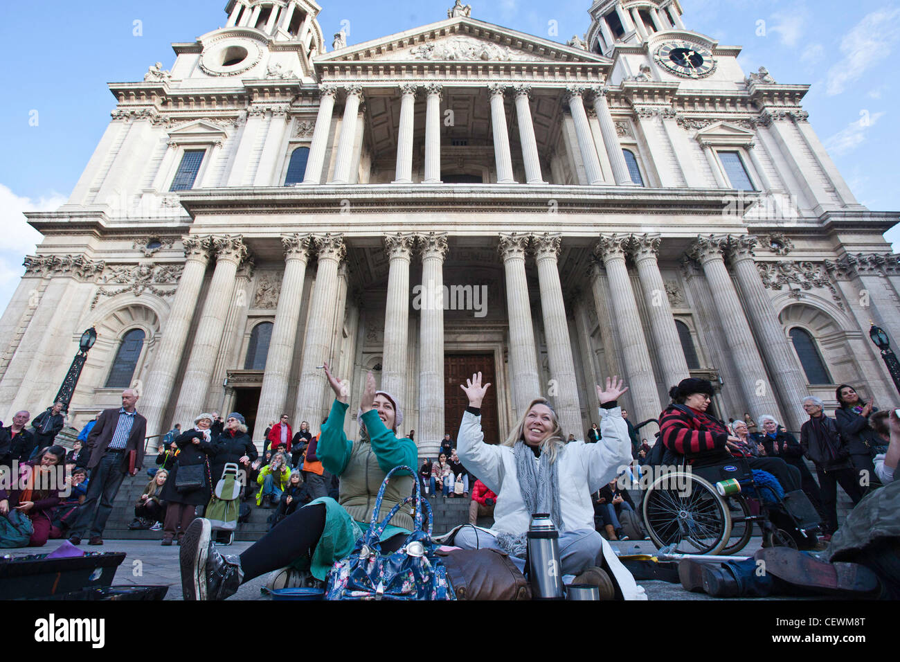 Using hand signals hi-res stock photography and images - Alamy