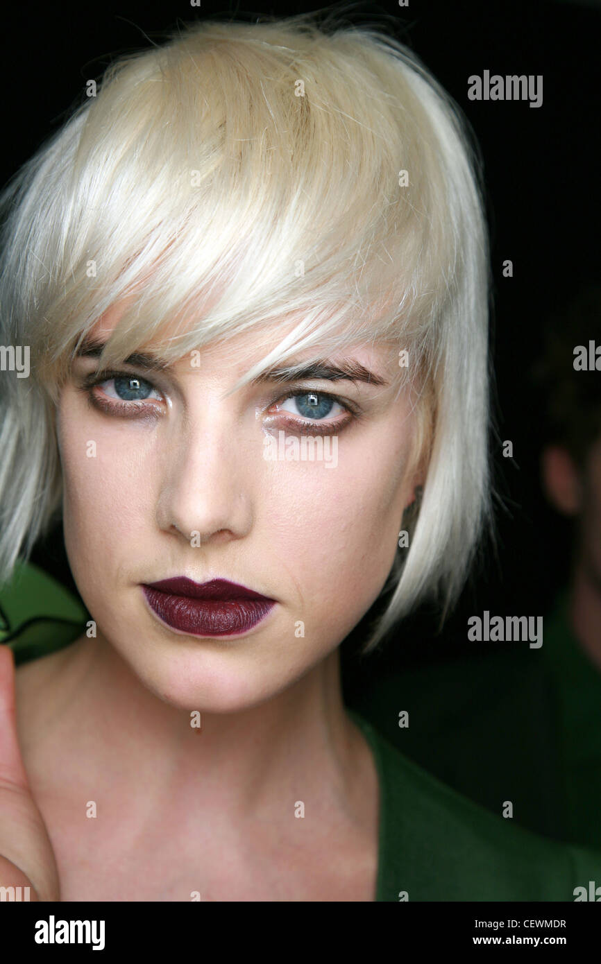 House of Holland Backstage London Ready to Wear Autumn Winter Heroin ...