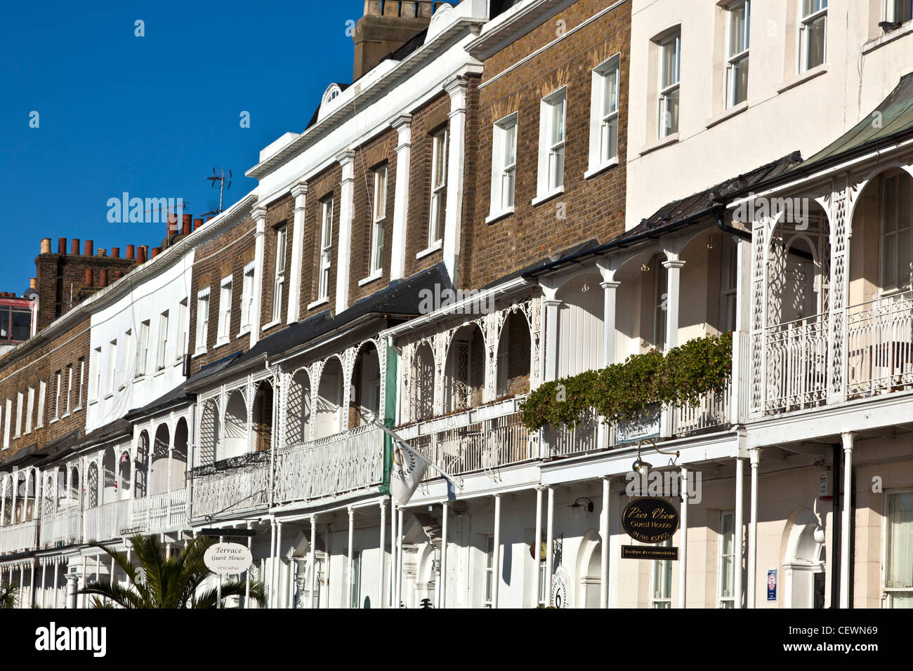 Terrace overlooking the thames hi-res stock photography and images - Alamy