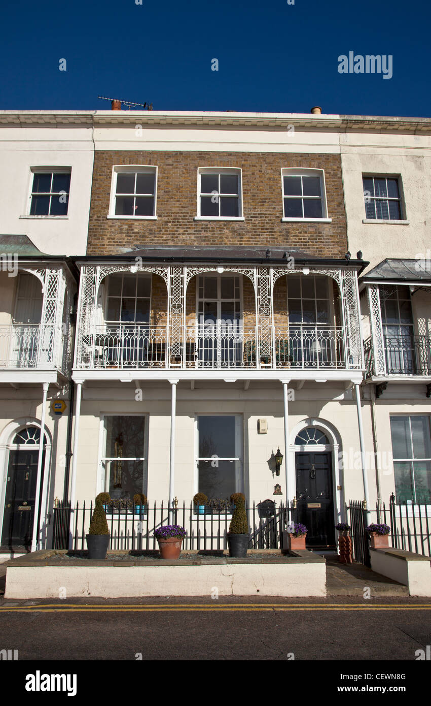 Terrace overlooking the thames hi-res stock photography and images - Alamy
