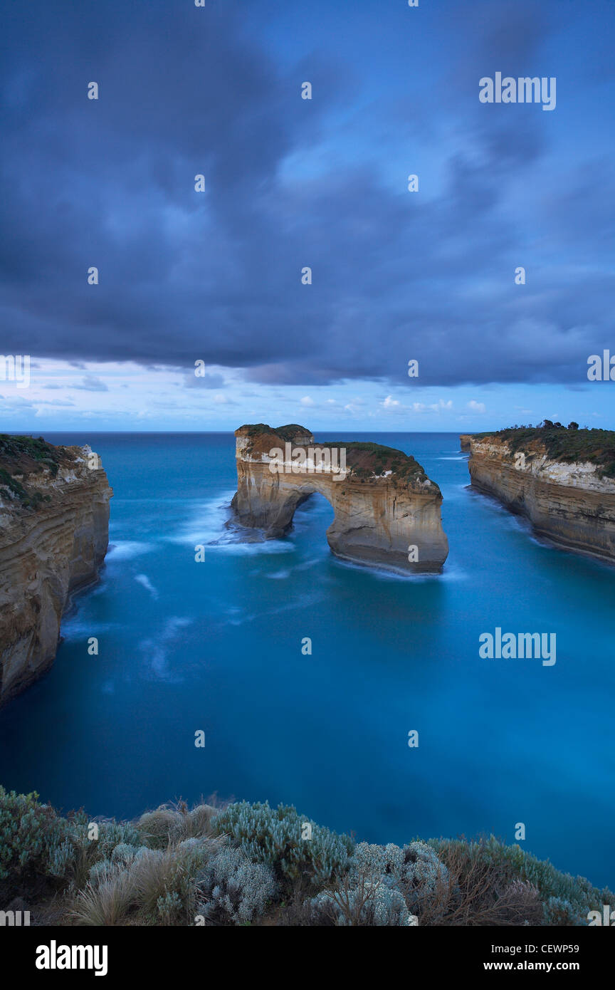 window arch at Loch Ard Gorge at dawn, Port Campbell National Park ...
