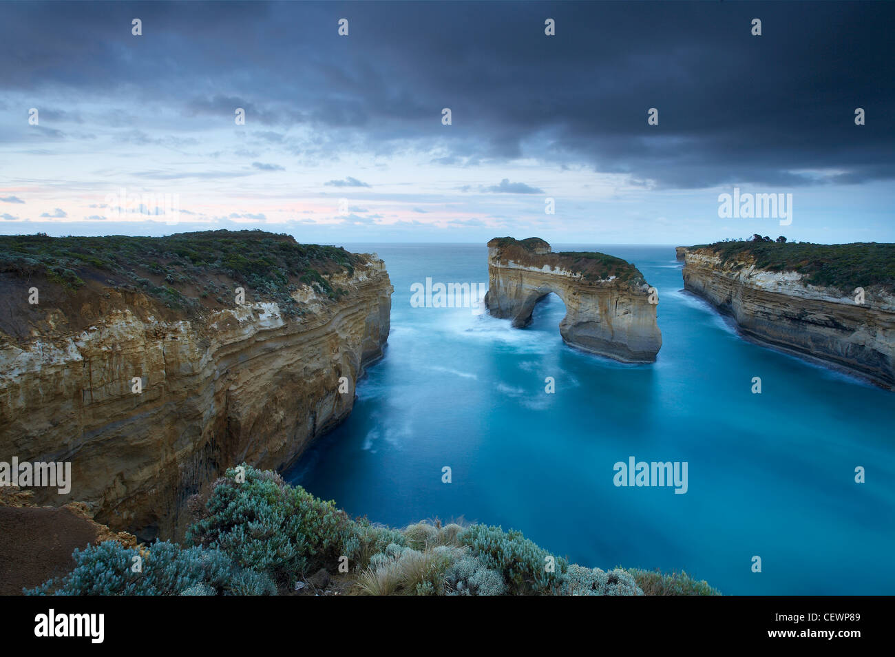 window arch at Loch Ard Gorge at dawn, Port Campbell National Park ...