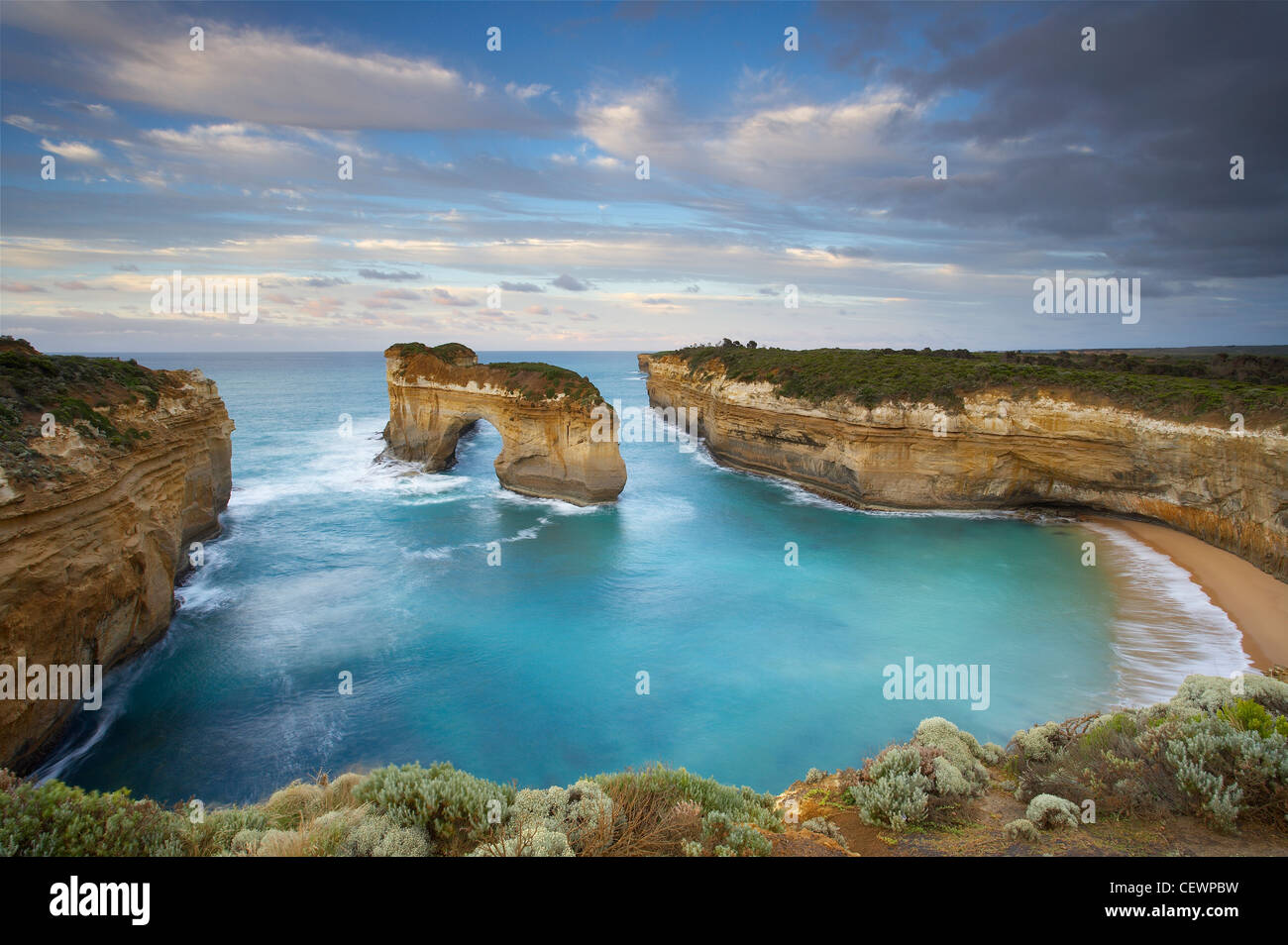 window arch at Loch Ard Gorge at dawn, Port Campbell National Park ...