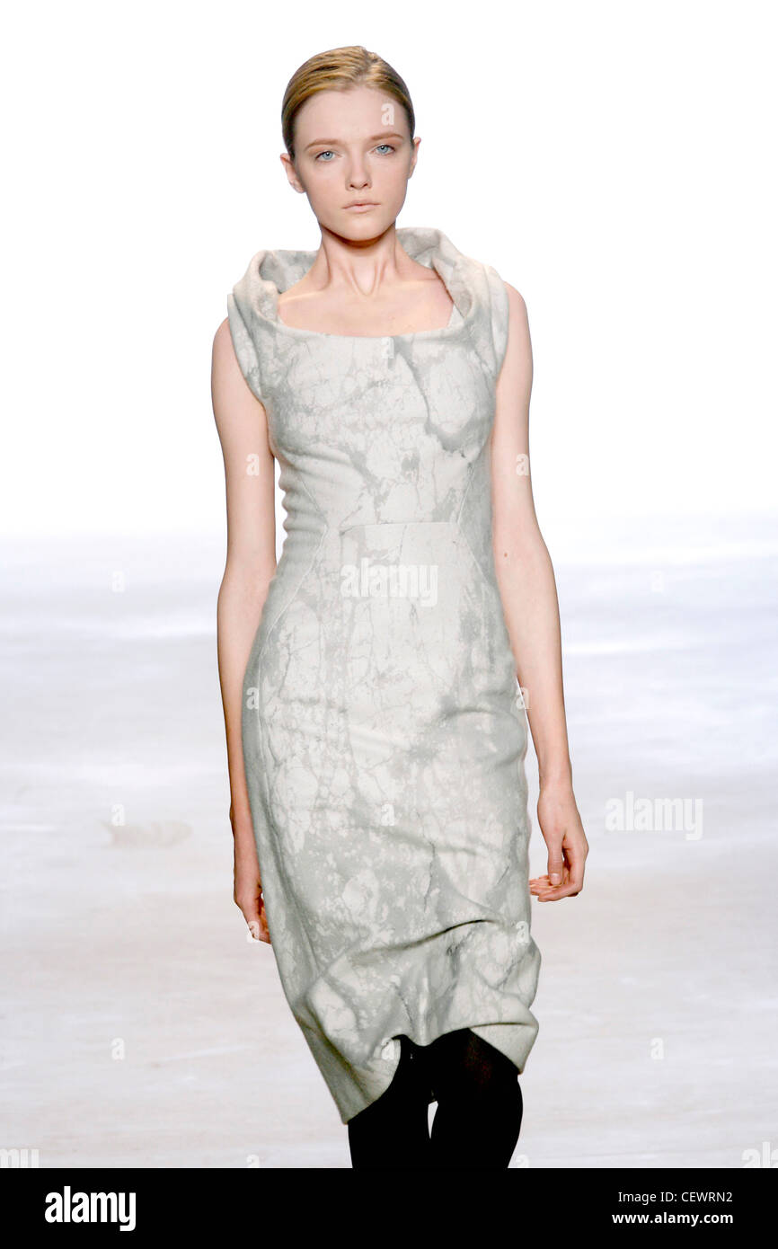 Calvin Klein New York Ready to Wear Autumn Winter Model Vlada ...