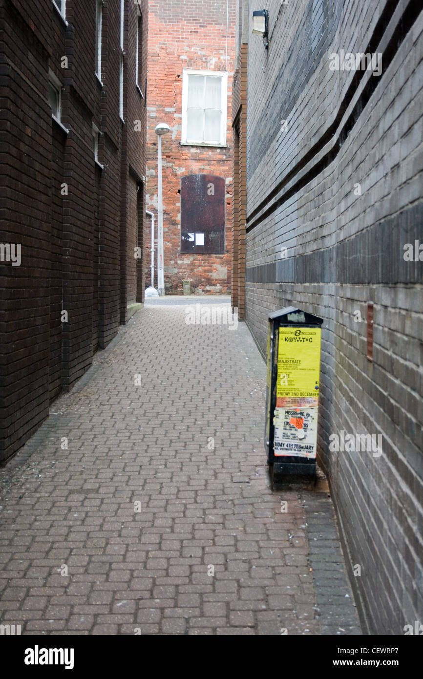 Block paved alleyway leading to a back street in Weymouth town center ...