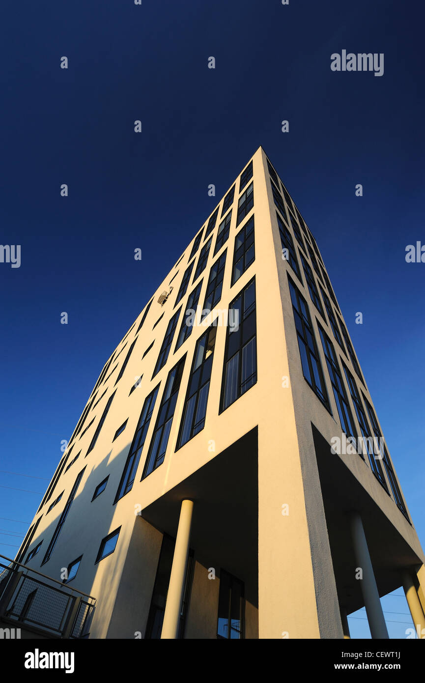 Edificio beige hi-res stock photography and images - Alamy