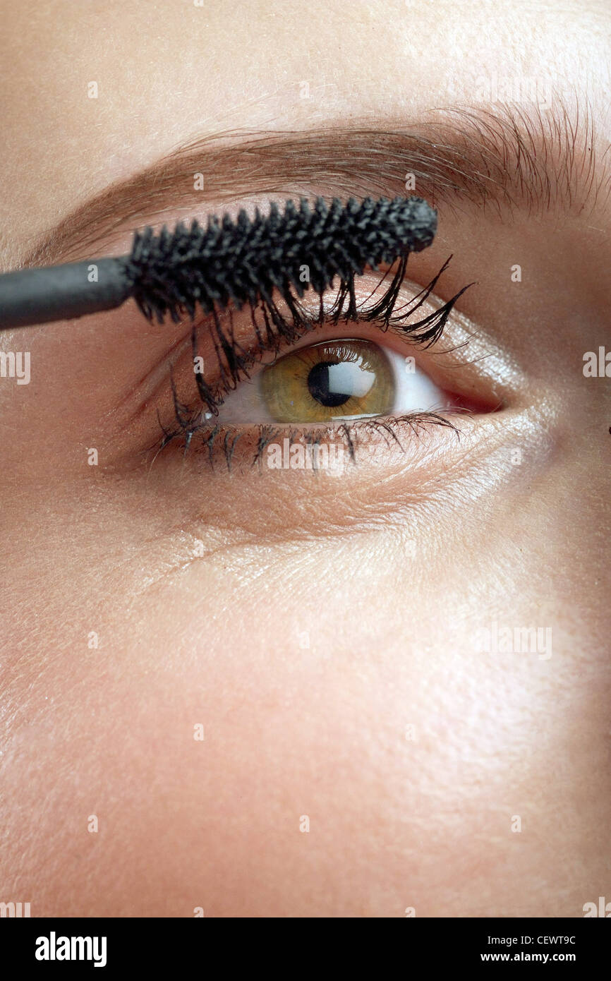Female, applying mascara Stock Photo - Alamy