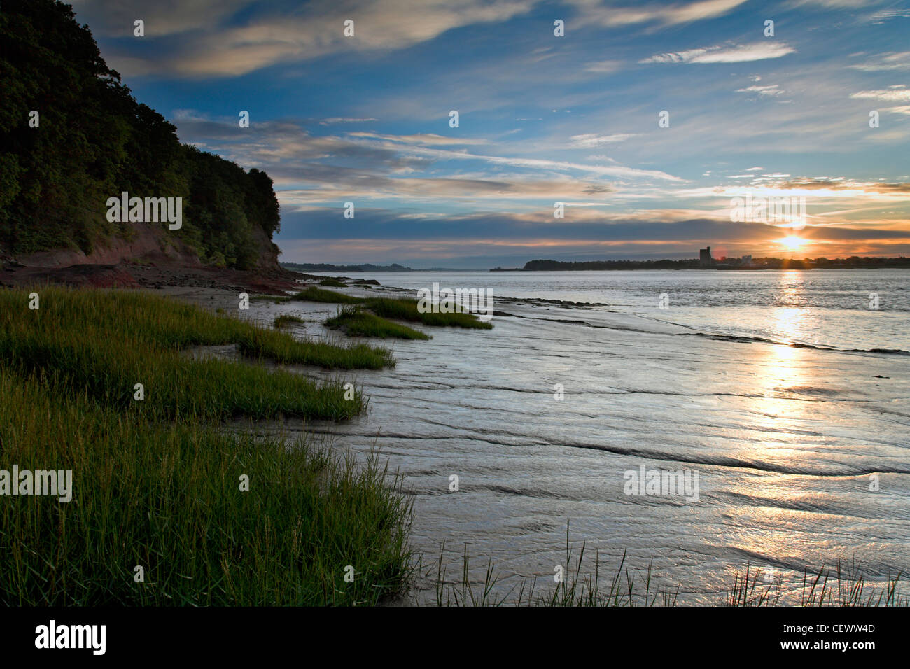 Dawn over the River Severn. The River Severn is 350km long and flows ...