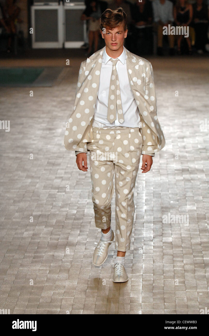 McQueen Milan Menswear Ready to Wear Spring Summer Model wearing beige ...