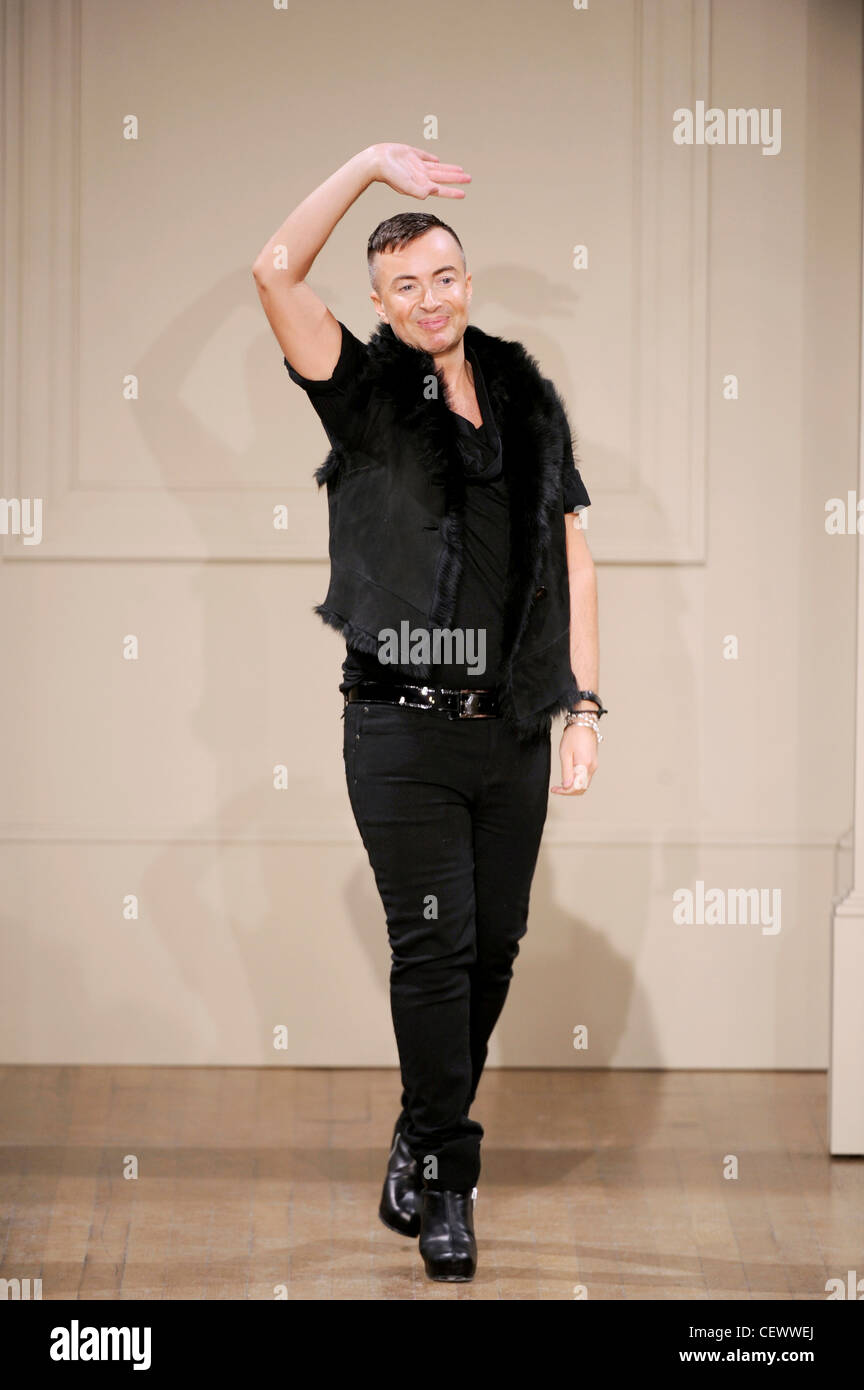 Julien Macdonald London Ready to Wear Autumn Winter Fashion designer ...