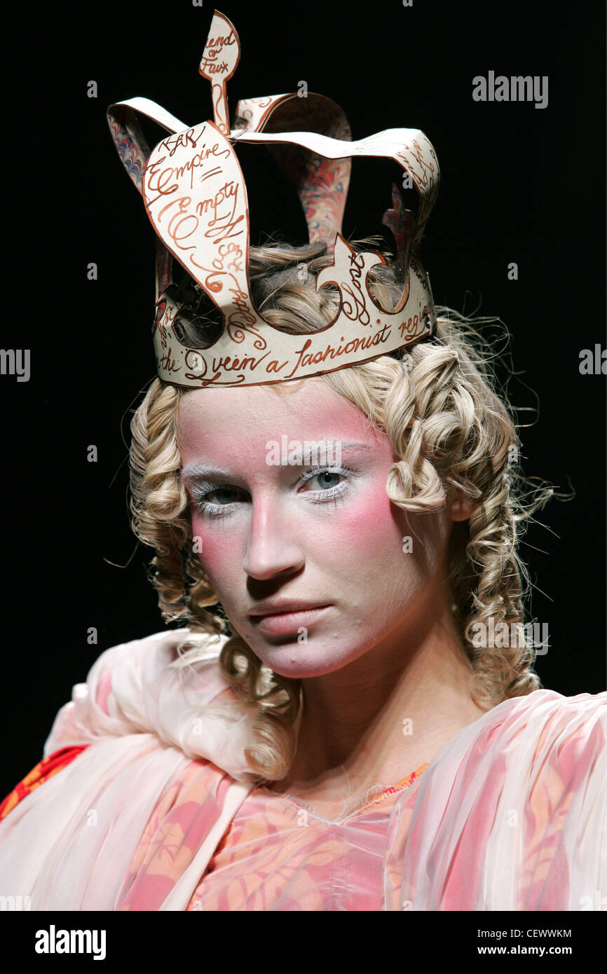 Comme des Garcons Paris Ready to Wear S S Model Anna D blonde ringlets ...