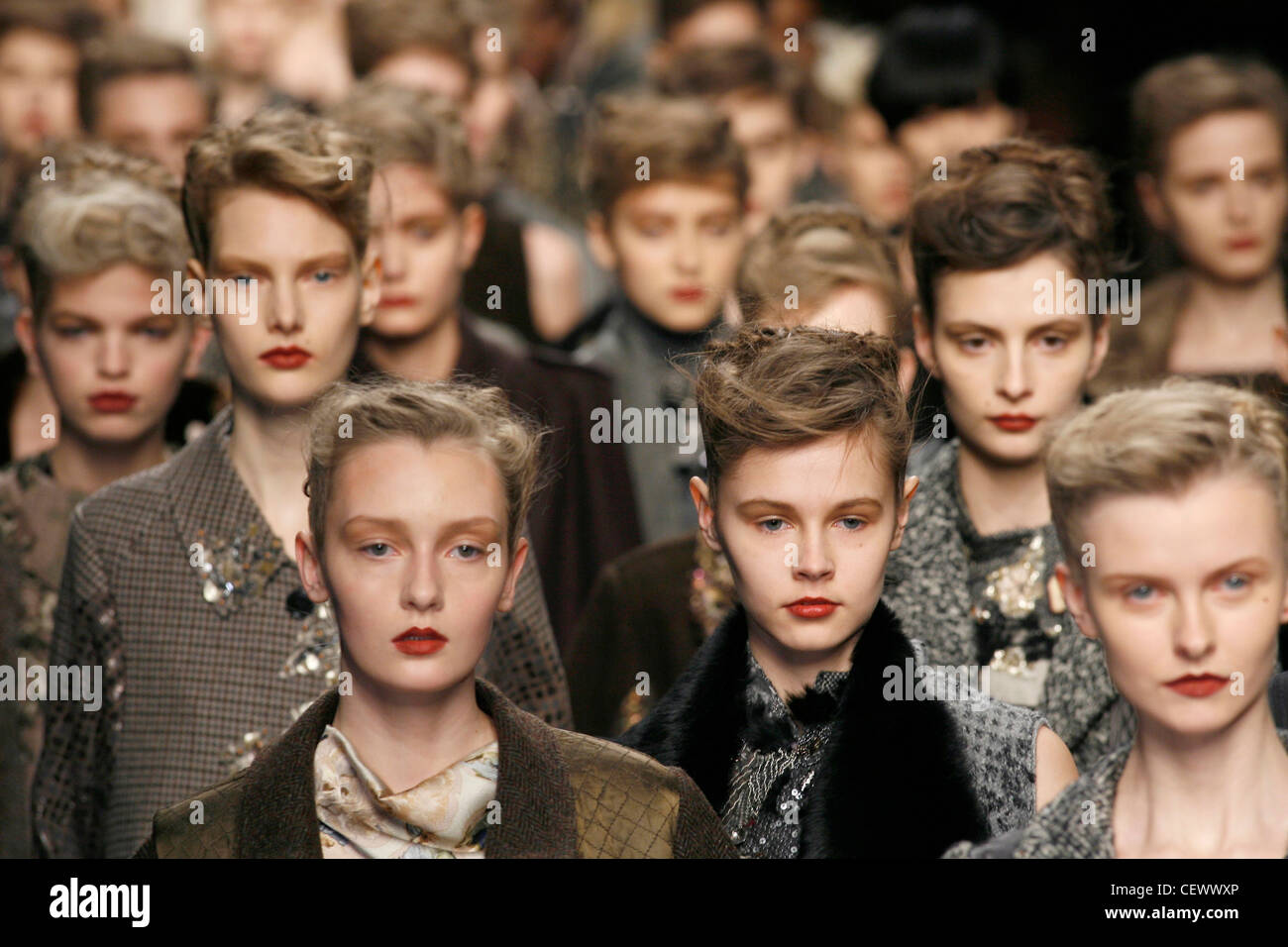 Group of models runway milan hi-res stock photography and images - Alamy