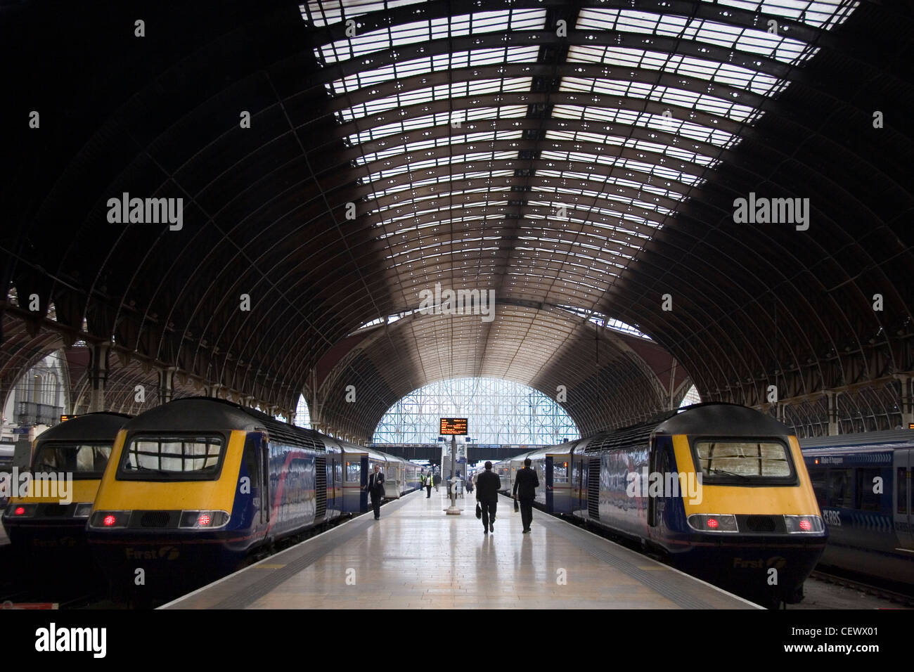 Paddington station london black white hi-res stock photography and ...