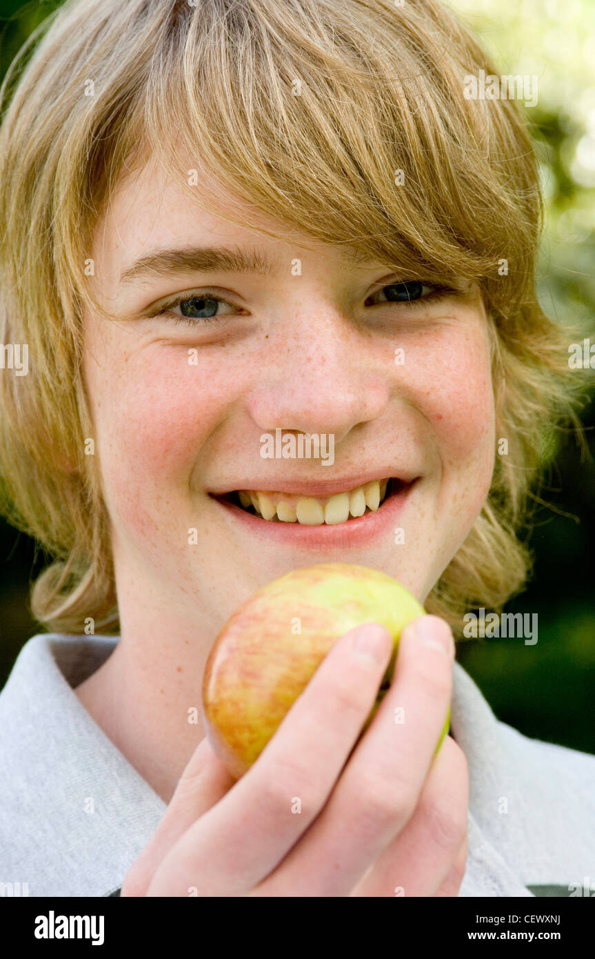 Male teenager eating apple Stock Photo - Alamy