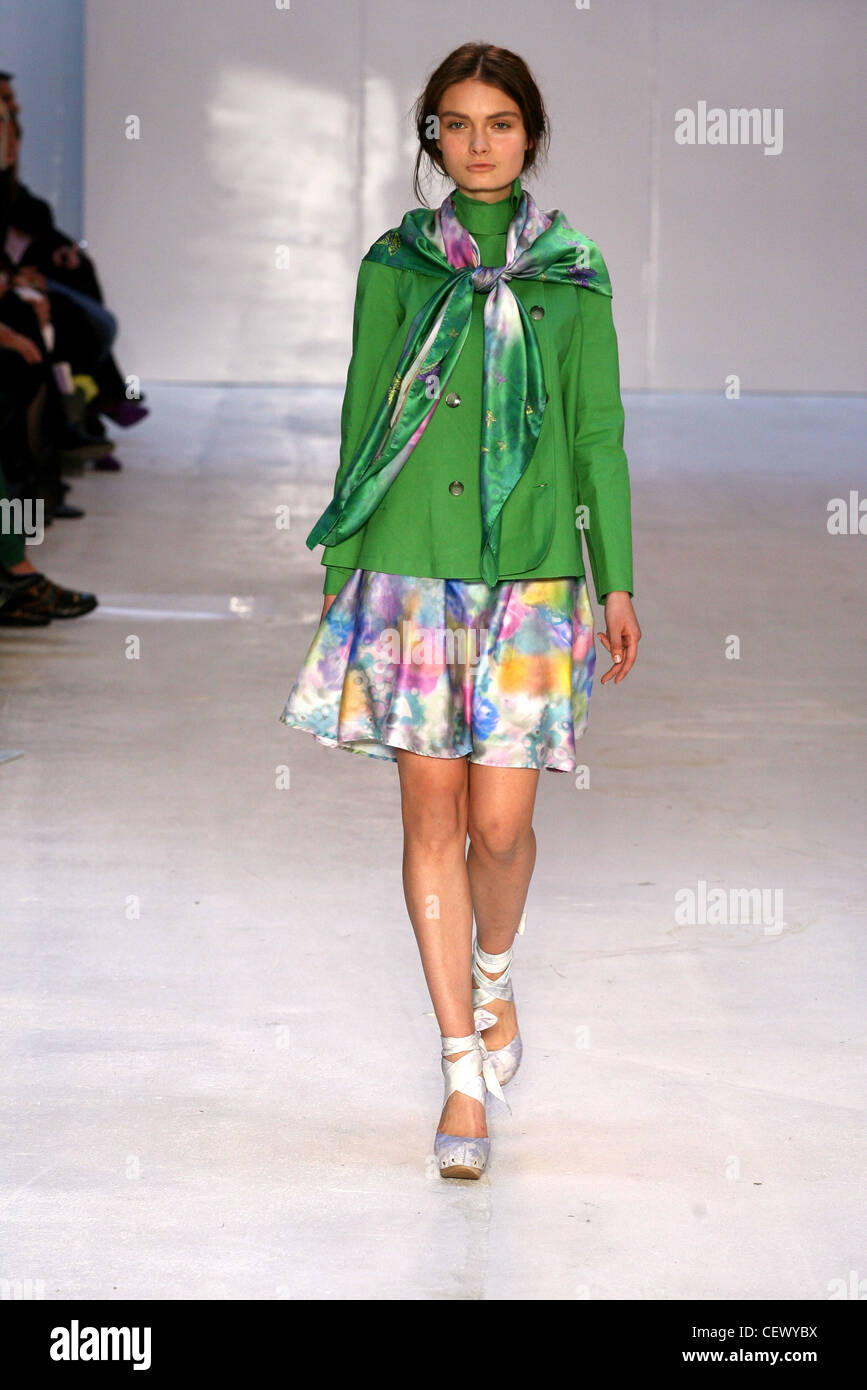 Erdem London Ready to Wear Spring Summer s style: paisley print scarf ...