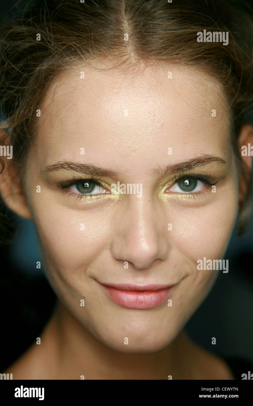 Woman wearing yellow eyeshadow hi-res stock photography and images - Alamy