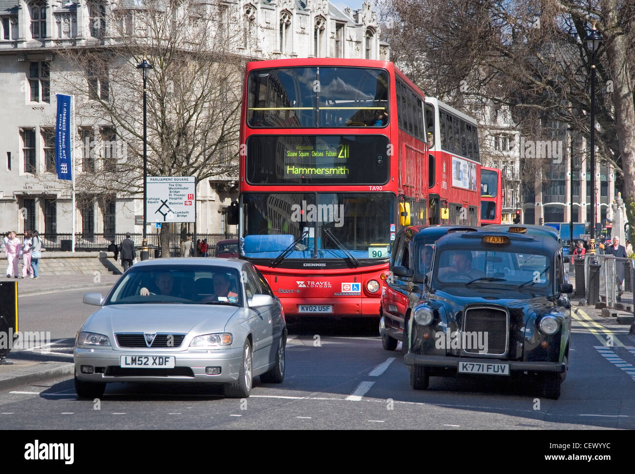 London traffic in Victoria Street Stock Photo - Alamy