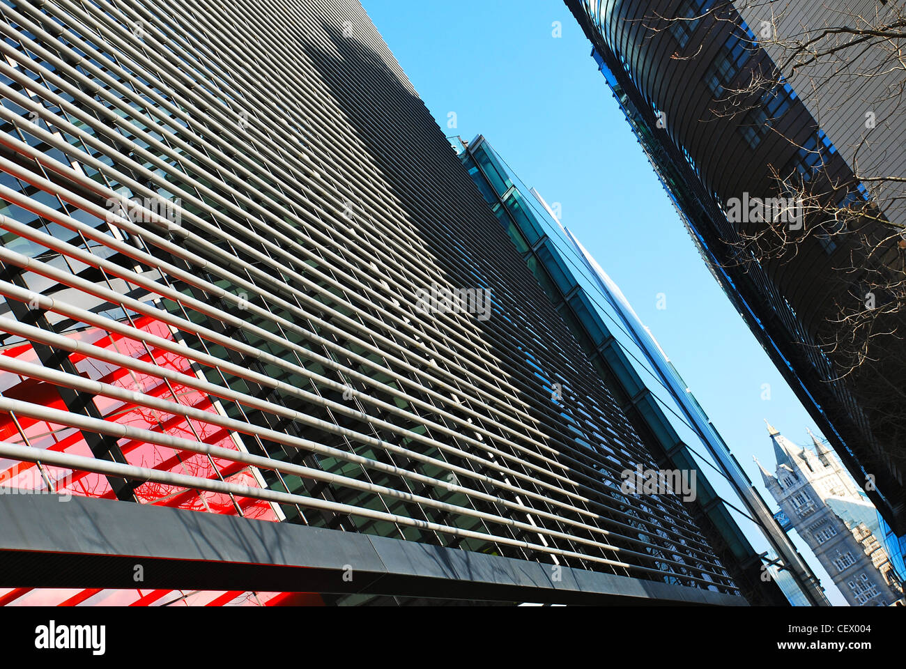 A modern financial building in London close to Tower bridge Stock Photo ...