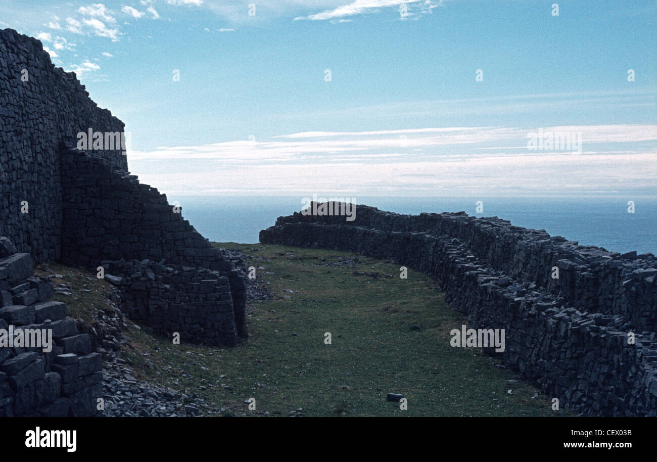 Dun aengus ring fort hi-res stock photography and images - Alamy