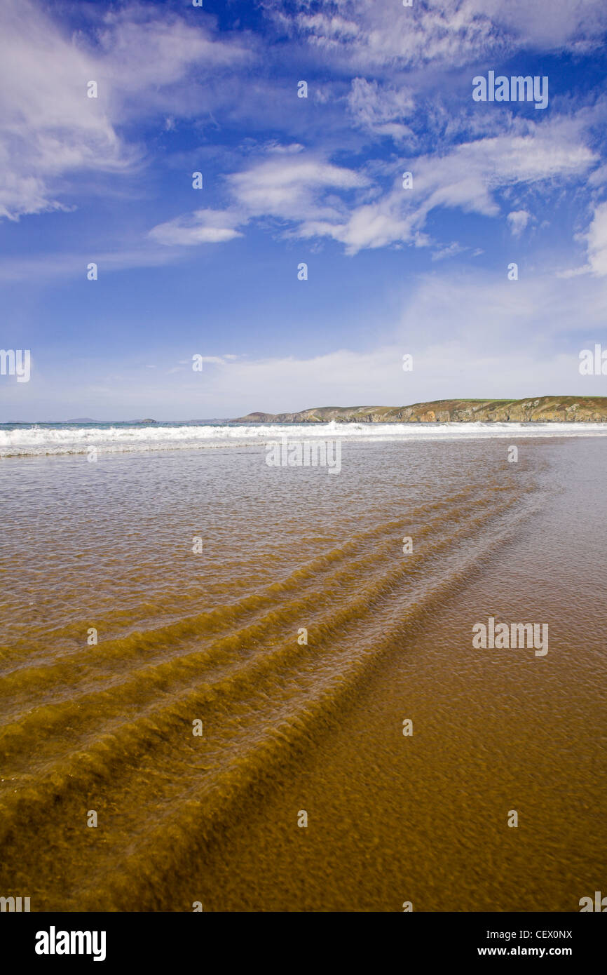 Shallow beach hi-res stock photography and images - Alamy