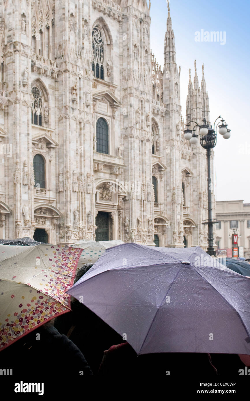 Milan duomo rain hi-res stock photography and images - Alamy